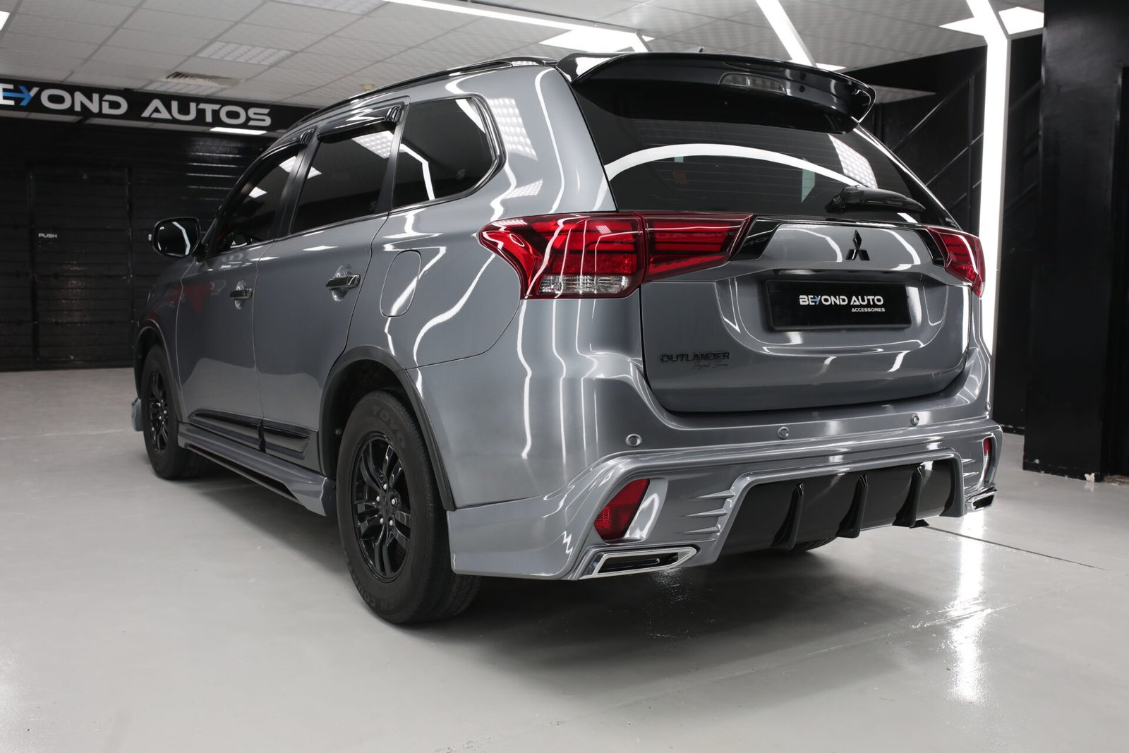 Mitsubishi Outlander Body Kit V1 2016-2022