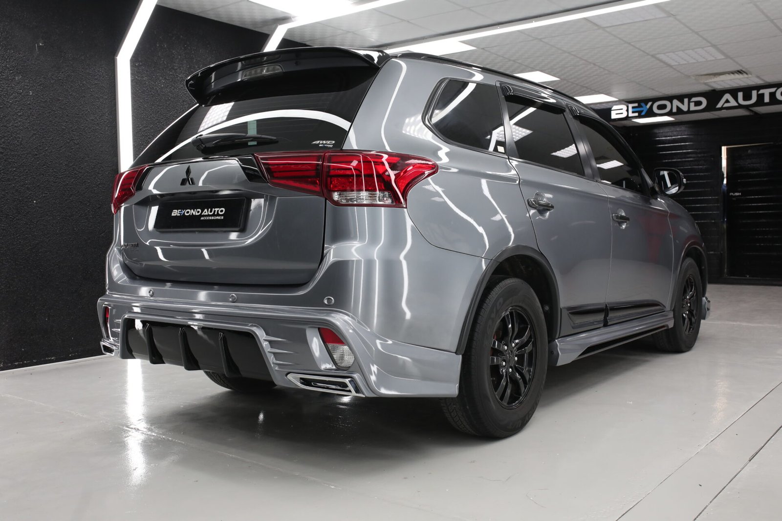 Mitsubishi Outlander Body Kit V1 2016-2022